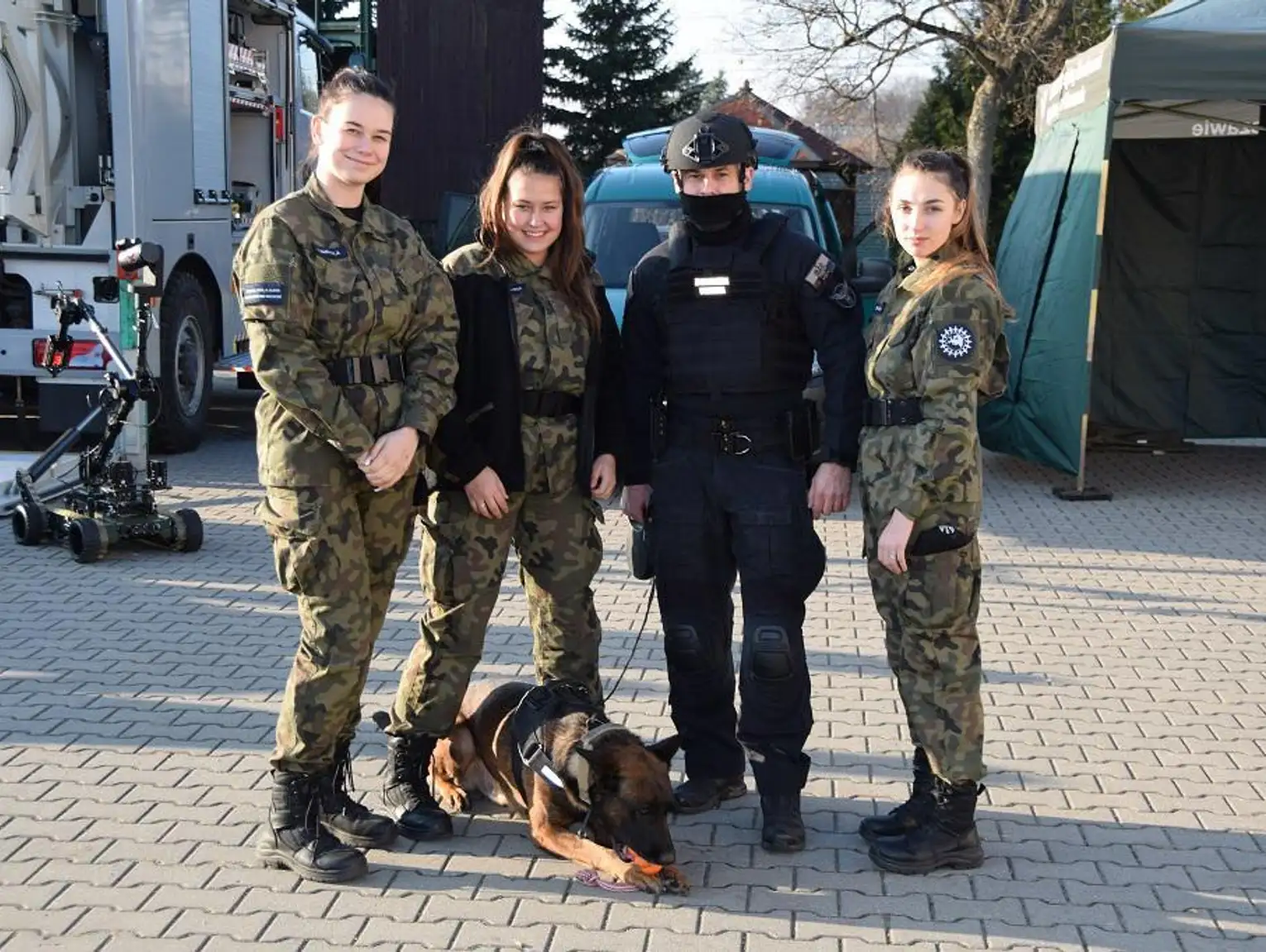 Mundurowi... murem za polskim mundurem