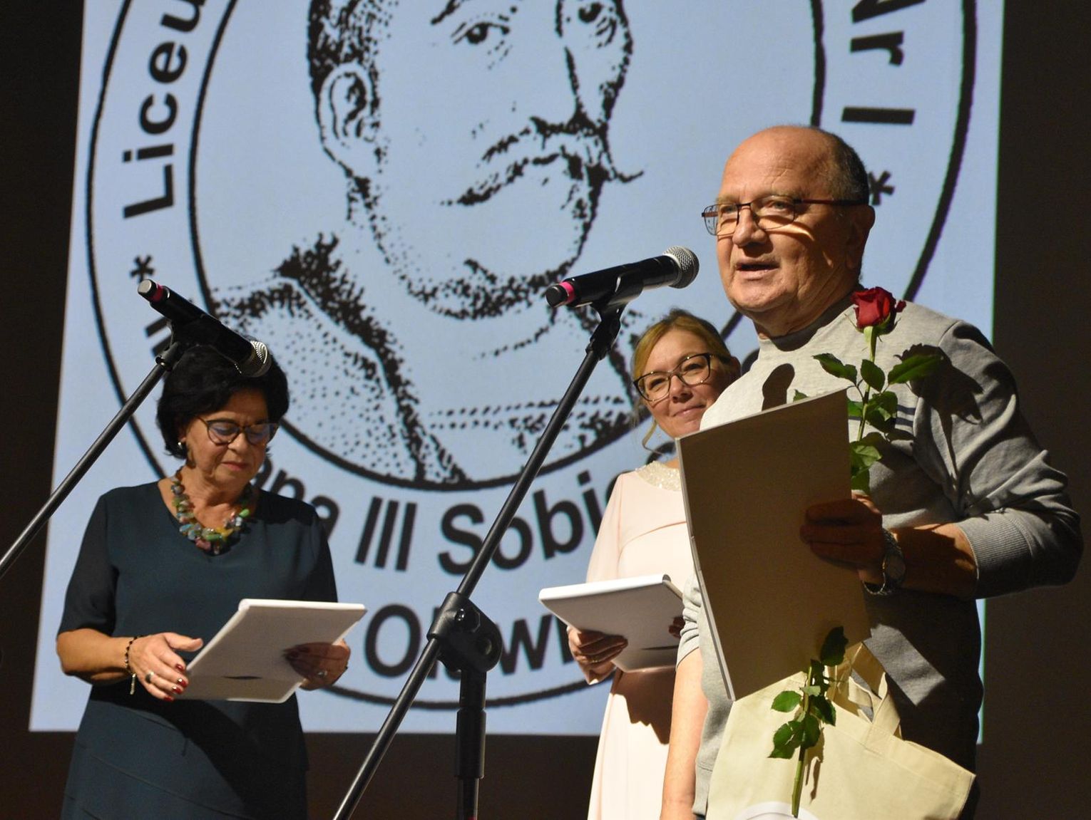Zbigniew Pryjda pierwszym honorowym absolwentem tego ogólniaka